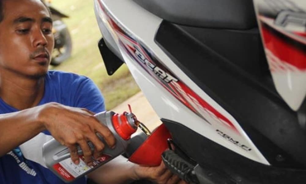 Jangan Salah Pilih! Ini Lho, Oli Mesin Motor Beat Terbaik yang Harus ...